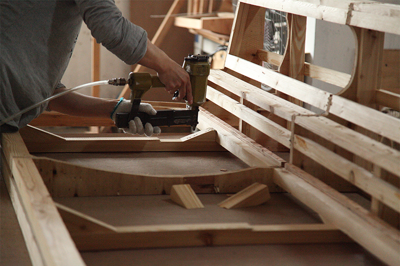 Custom Sofa 11 Steps: From Wood to Finished Product | MIGLIO 5792